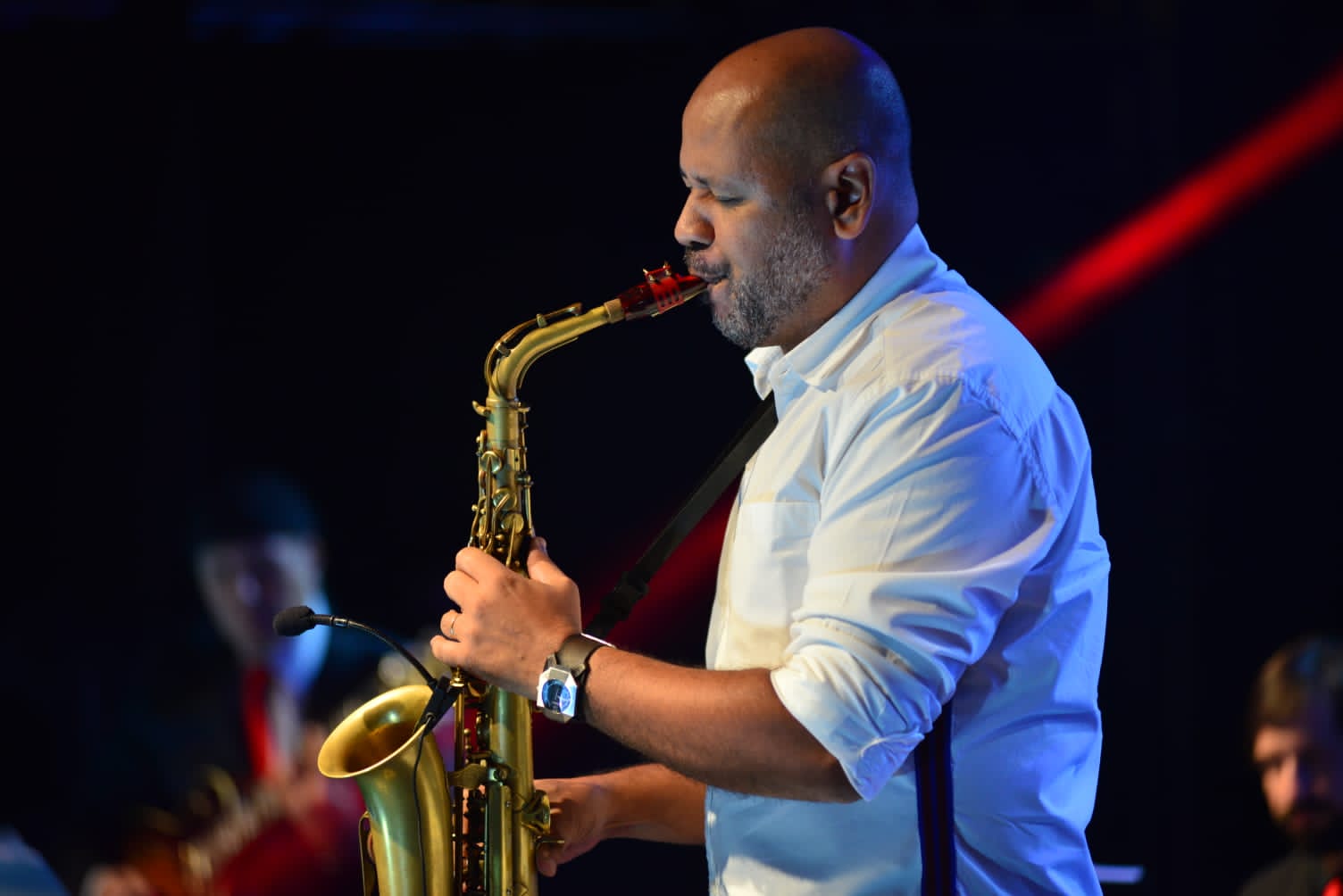 Saxofonista niteroiense se une a artistas de todo o mundo em música ...